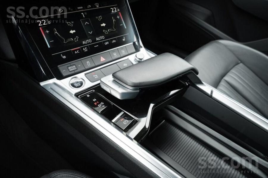 Black Audi E-Tron 2022 in Riga, with an engine capacity of 0.00 L and mileage of 74 thousand km for 35950 €, photo 26 on AUTOMOTO.COM.LV