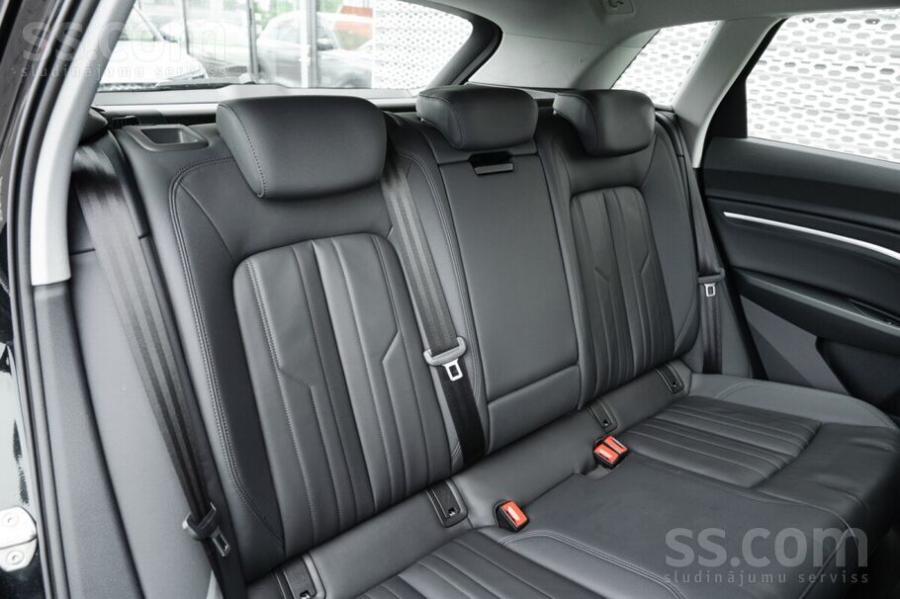 Black Audi E-Tron 2022 in Riga, with an engine capacity of 0.00 L and mileage of 74 thousand km for 35950 €, photo 27 on AUTOMOTO.COM.LV