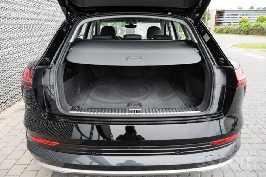 Black Audi E-Tron 2022 in Riga, with an engine capacity of 0.00 L and mileage of 74 thousand km for 35950 €, photo 29 on AUTOMOTO.COM.LV
