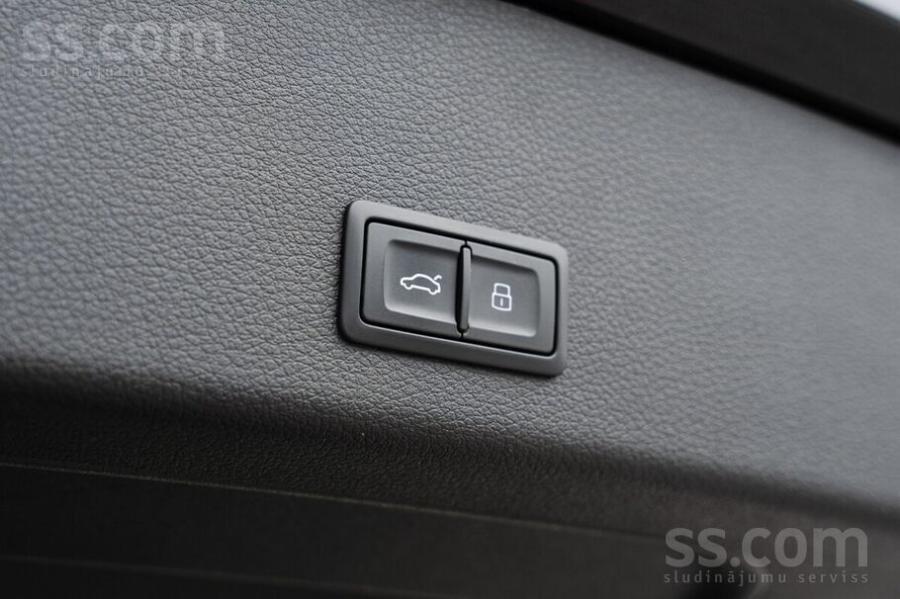 Black Audi E-Tron 2022 in Riga, with an engine capacity of 0.00 L and mileage of 74 thousand km for 35950 €, photo 30 on AUTOMOTO.COM.LV
