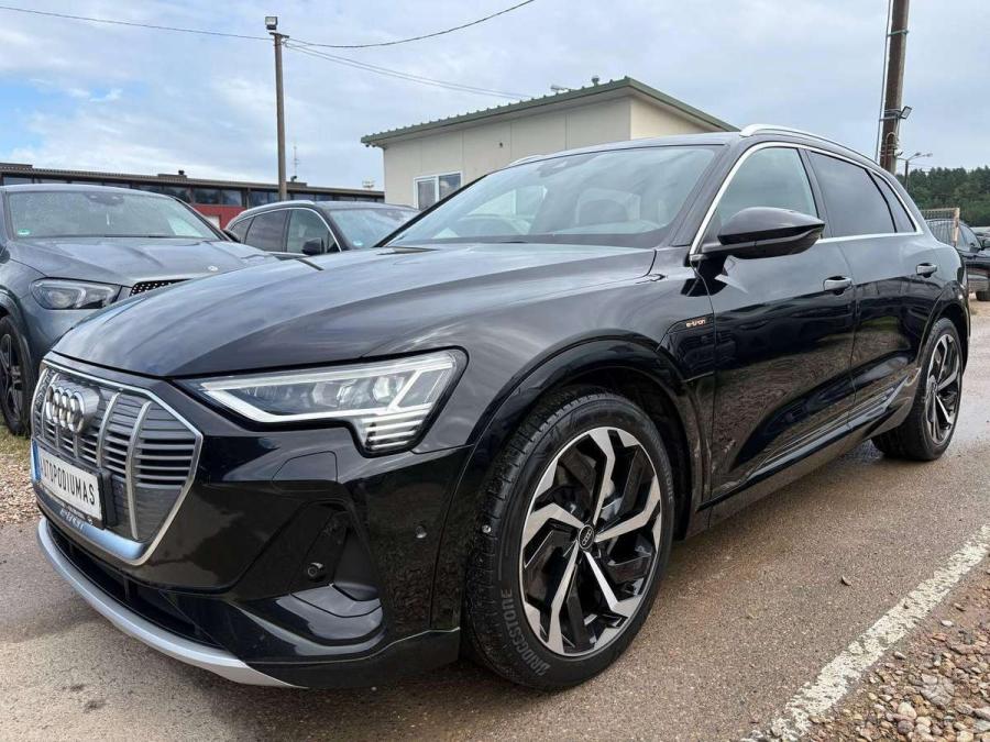 Melns Audi E-Tron 2022 Viļņa, ar dzinēja tilpumu 0.00 L un nobraukumu 77 tūkst. km par 32700 €, foto 1 vietnē AUTOMOTO.COM.LV