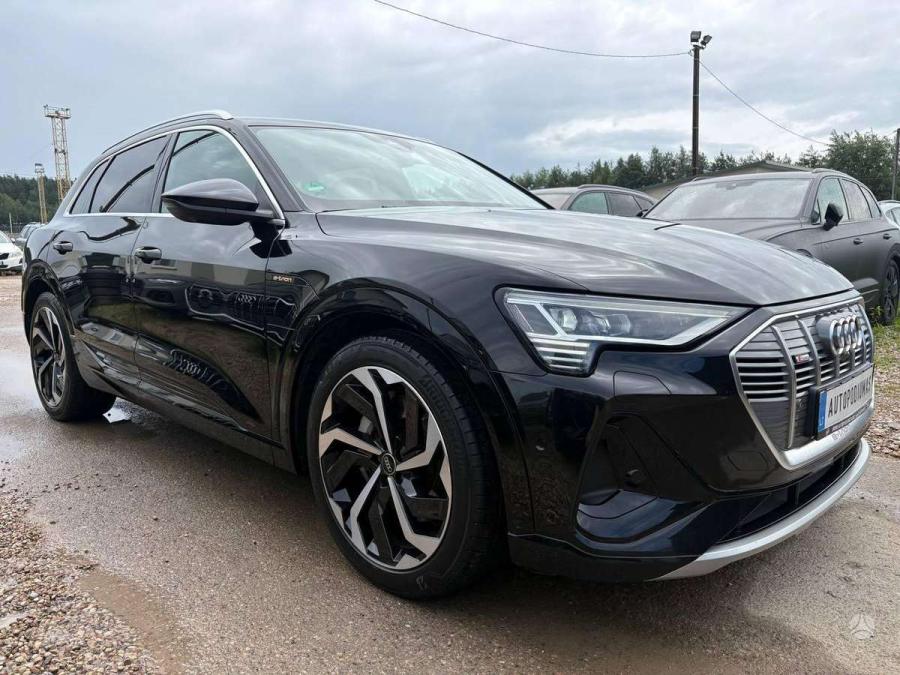 Melns Audi E-Tron 2022 Viļņa, ar dzinēja tilpumu 0.00 L un nobraukumu 77 tūkst. km par 32700 €, foto 3 vietnē AUTOMOTO.COM.LV
