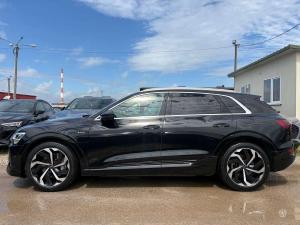 Melns Audi E-Tron 2022 Viļņa, ar dzinēja tilpumu 0.00 L un nobraukumu 77 tūkst. km par 32700 €, foto 7 vietnē AUTOMOTO.COM.LV
