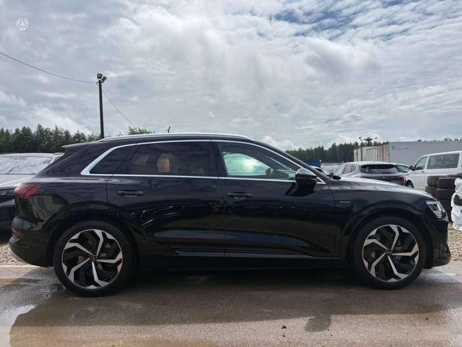 Melns Audi E-Tron 2022 Viļņa, ar dzinēja tilpumu 0.00 L un nobraukumu 77 tūkst. km par 32700 €, foto 8 vietnē AUTOMOTO.COM.LV