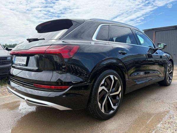 Черный Ауди E-Tron 2022 в Вильнюс, объемом двигателя 0.00 л и пробегом 77 тыс. км за 32700 €, фото 8 на AUTOMOTO.COM.LV