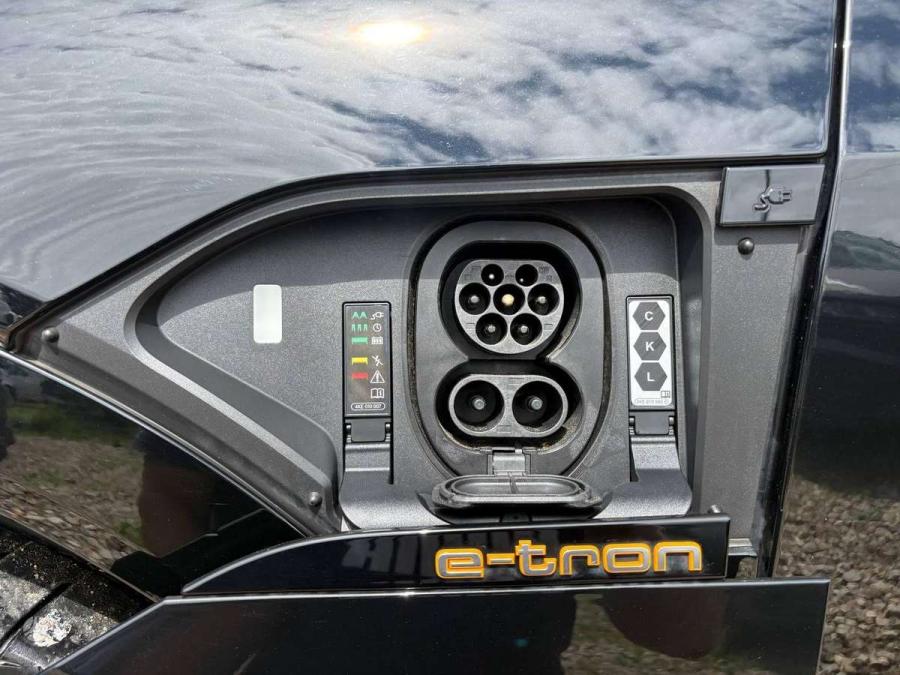 Melns Audi E-Tron 2022 Viļņa, ar dzinēja tilpumu 0.00 L un nobraukumu 77 tūkst. km par 32700 €, foto 11 vietnē AUTOMOTO.COM.LV