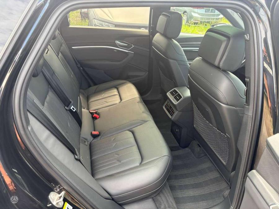 Melns Audi E-Tron 2022 Viļņa, ar dzinēja tilpumu 0.00 L un nobraukumu 77 tūkst. km par 32700 €, foto 22 vietnē AUTOMOTO.COM.LV