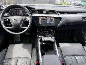 Melns Audi E-Tron 2022 Viļņa, ar dzinēja tilpumu 0.00 L un nobraukumu 77 tūkst. km par 32700 €, foto 24 vietnē AUTOMOTO.COM.LV