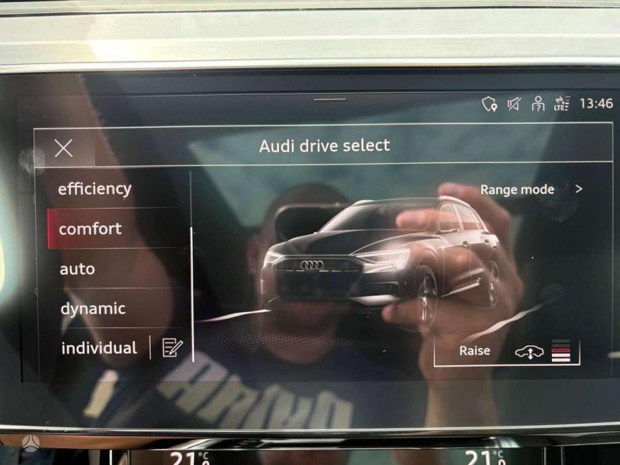 Melns Audi E-Tron 2022 Viļņa, ar dzinēja tilpumu 0.00 L un nobraukumu 77 tūkst. km par 32700 €, foto 32 vietnē AUTOMOTO.COM.LV