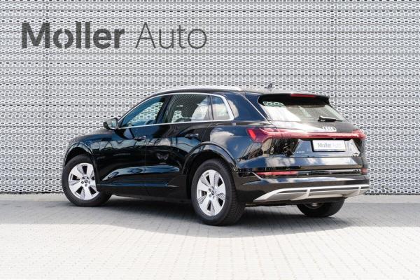Black Audi E-Tron 2022 in Marupe, with an engine capacity of 0.00 L and mileage of 26 thousand km for 36000 €, photo 3 on AUTOMOTO.COM.LV