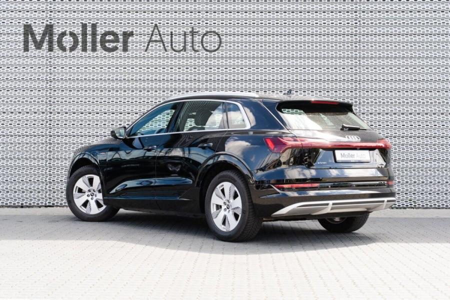 Melns Audi E-Tron 2022 Mārupe, ar dzinēja tilpumu 0.00 L un nobraukumu 26 tūkst. km par 36000 €, foto 4 vietnē AUTOMOTO.COM.LV