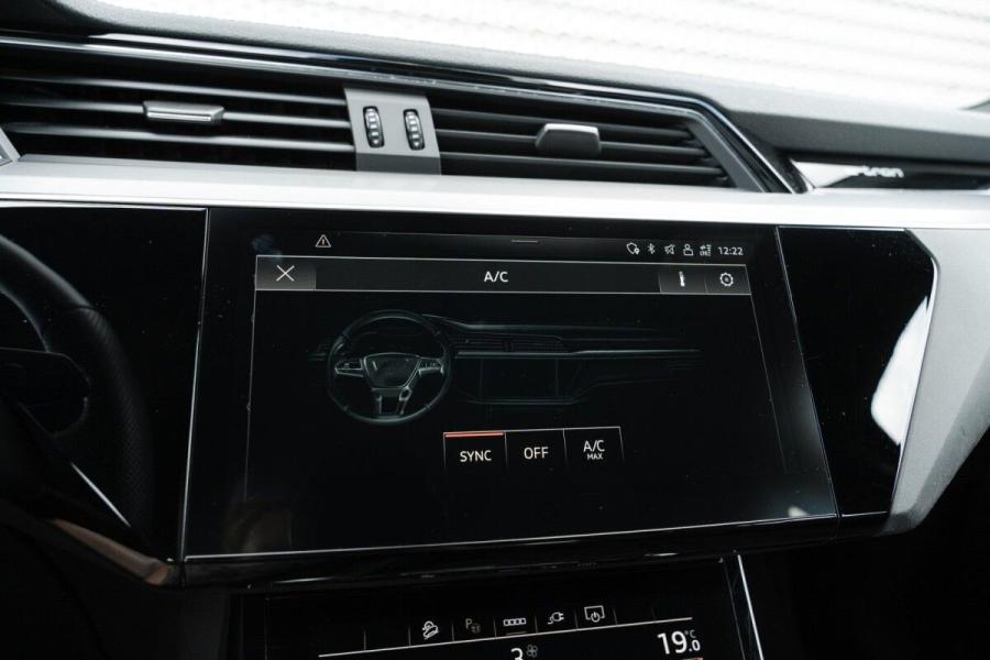 Melns Audi E-Tron 2022 Mārupe, ar dzinēja tilpumu 0.00 L un nobraukumu 26 tūkst. km par 36000 €, foto 19 vietnē AUTOMOTO.COM.LV