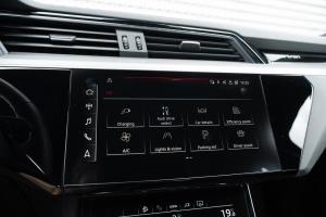 Melns Audi E-Tron 2022 Mārupe, ar dzinēja tilpumu 0.00 L un nobraukumu 26 tūkst. km par 36000 €, foto 22 vietnē AUTOMOTO.COM.LV