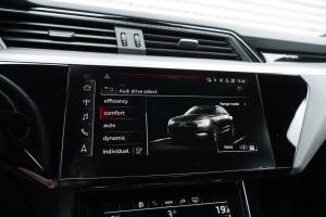 Melns Audi E-Tron 2022 Mārupe, ar dzinēja tilpumu 0.00 L un nobraukumu 26 tūkst. km par 36000 €, foto 24 vietnē AUTOMOTO.COM.LV