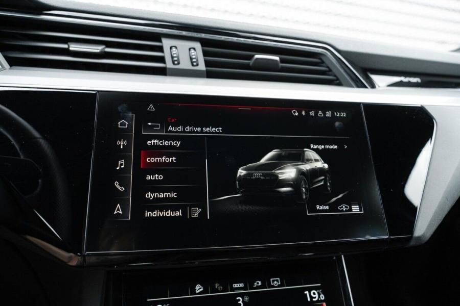 Melns Audi E-Tron 2022 Mārupe, ar dzinēja tilpumu 0.00 L un nobraukumu 26 tūkst. km par 36000 €, foto 24 vietnē AUTOMOTO.COM.LV