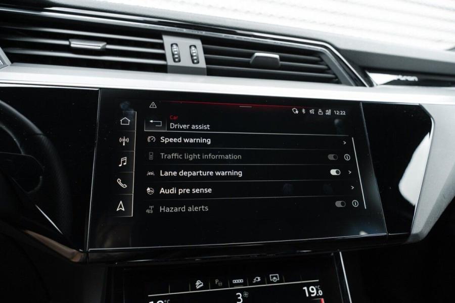 Melns Audi E-Tron 2022 Mārupe, ar dzinēja tilpumu 0.00 L un nobraukumu 26 tūkst. km par 36000 €, foto 26 vietnē AUTOMOTO.COM.LV