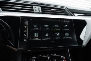 Melns Audi E-Tron 2022 Mārupe, ar dzinēja tilpumu 0.00 L un nobraukumu 26 tūkst. km par 36000 €, foto 27 vietnē AUTOMOTO.COM.LV