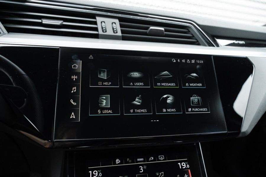 Melns Audi E-Tron 2022 Mārupe, ar dzinēja tilpumu 0.00 L un nobraukumu 26 tūkst. km par 36000 €, foto 27 vietnē AUTOMOTO.COM.LV