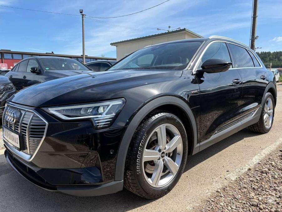 Black Audi E-Tron 2022 in Vilnius, with an engine capacity of 0.00 L and mileage of 53 thousand km for 31300 €, photo 1 on AUTOMOTO.COM.LV