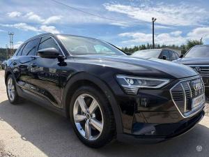 Black Audi E-Tron 2022 in Vilnius, with an engine capacity of 0.00 L and mileage of 53 thousand km for 31300 €, photo 3 on AUTOMOTO.COM.LV