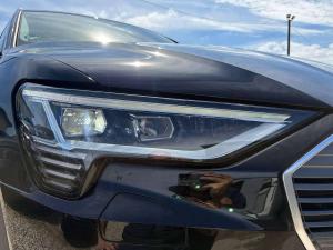 Black Audi E-Tron 2022 in Vilnius, with an engine capacity of 0.00 L and mileage of 53 thousand km for 31300 €, photo 6 on AUTOMOTO.COM.LV
