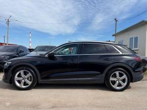 Black Audi E-Tron 2022 in Vilnius, with an engine capacity of 0.00 L and mileage of 53 thousand km for 31300 €, photo 8 on AUTOMOTO.COM.LV