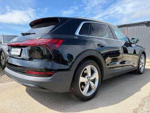 Black Audi E-Tron 2022 in Vilnius, with an engine capacity of 0.00 L and mileage of 53 thousand km for 31300 €, photo 9 on AUTOMOTO.COM.LV