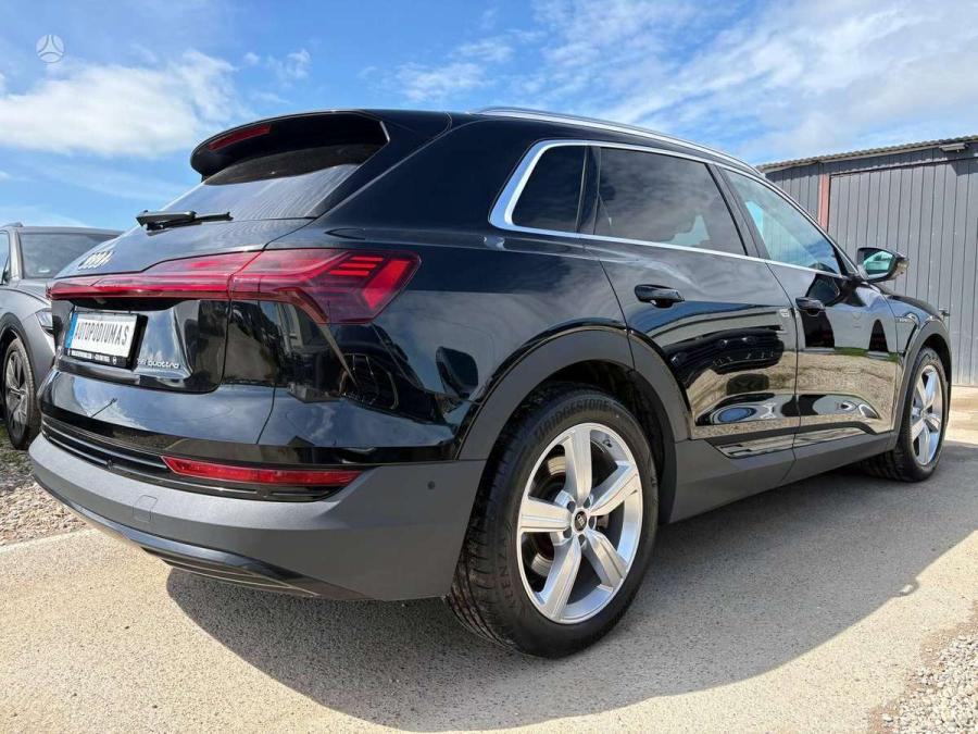 Black Audi E-Tron 2022 in Vilnius, with an engine capacity of 0.00 L and mileage of 53 thousand km for 31300 €, photo 9 on AUTOMOTO.COM.LV