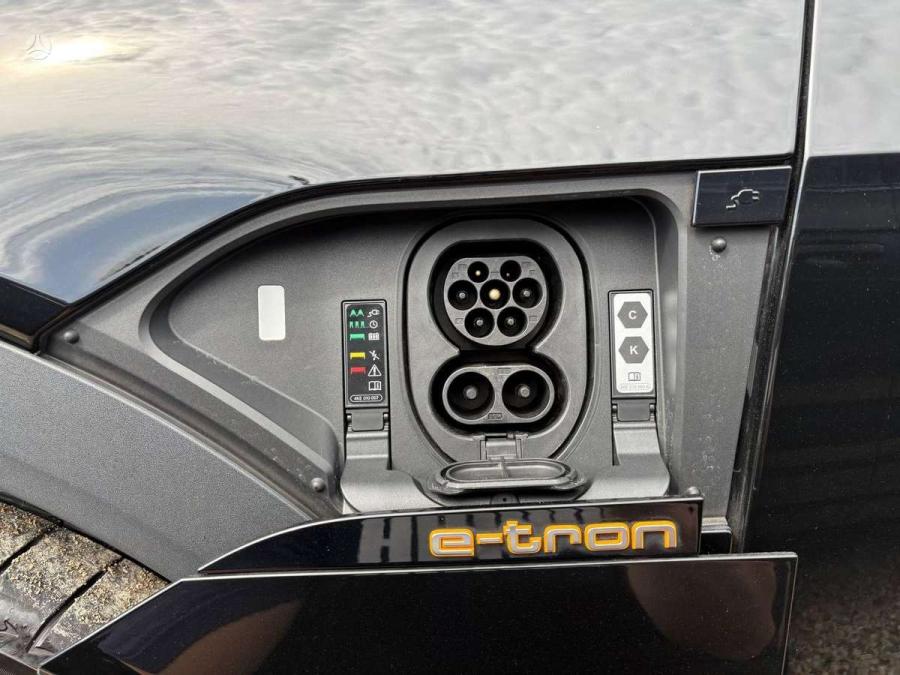Black Audi E-Tron 2022 in Vilnius, with an engine capacity of 0.00 L and mileage of 53 thousand km for 31300 €, photo 11 on AUTOMOTO.COM.LV