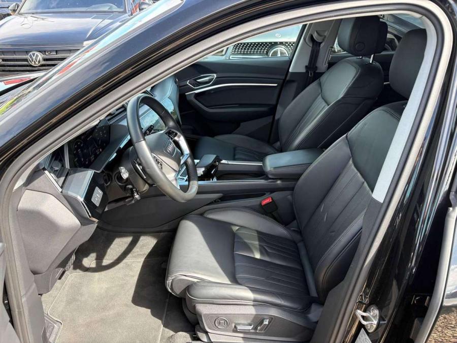 Black Audi E-Tron 2022 in Vilnius, with an engine capacity of 0.00 L and mileage of 53 thousand km for 31300 €, photo 15 on AUTOMOTO.COM.LV