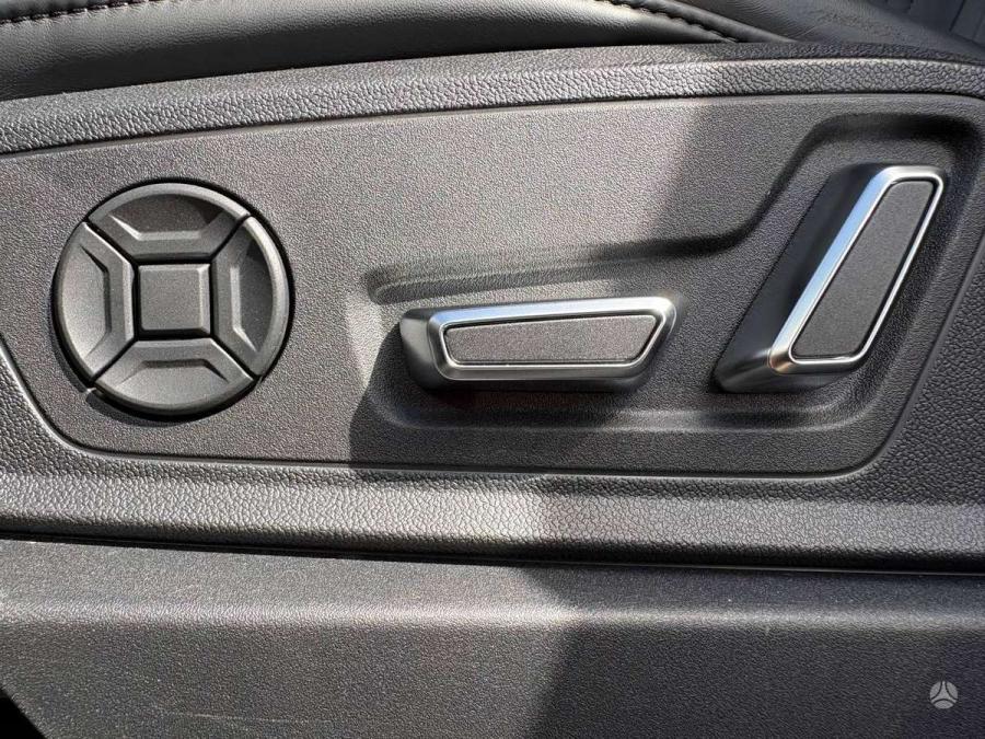 Black Audi E-Tron 2022 in Vilnius, with an engine capacity of 0.00 L and mileage of 53 thousand km for 31300 €, photo 16 on AUTOMOTO.COM.LV