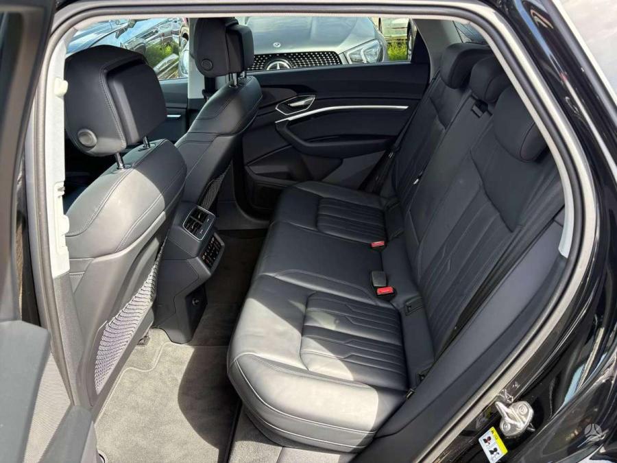 Black Audi E-Tron 2022 in Vilnius, with an engine capacity of 0.00 L and mileage of 53 thousand km for 31300 €, photo 18 on AUTOMOTO.COM.LV