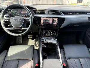 Black Audi E-Tron 2022 in Vilnius, with an engine capacity of 0.00 L and mileage of 53 thousand km for 31300 €, photo 22 on AUTOMOTO.COM.LV