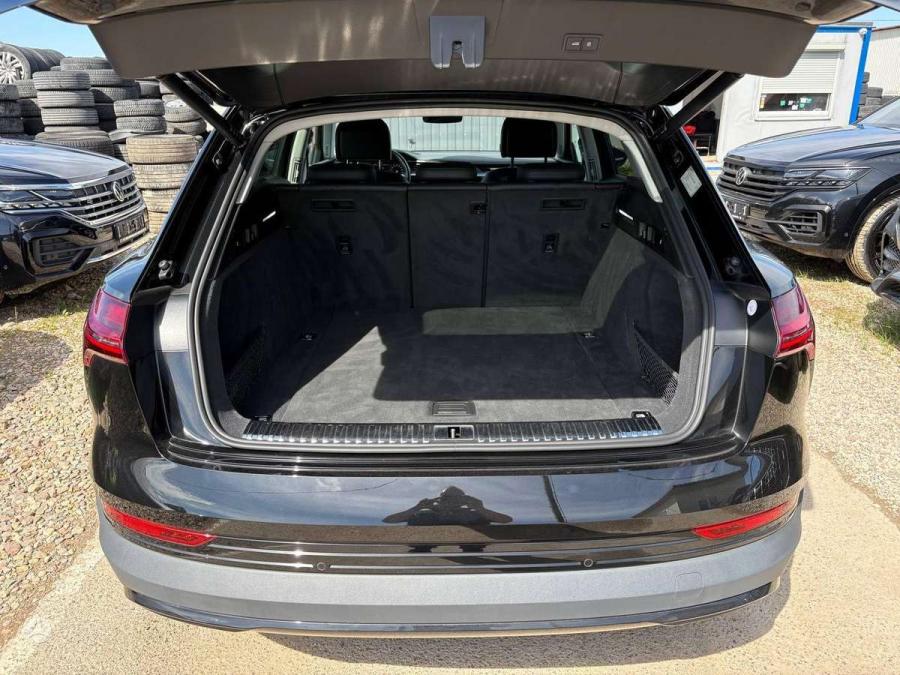 Black Audi E-Tron 2022 in Vilnius, with an engine capacity of 0.00 L and mileage of 53 thousand km for 31300 €, photo 34 on AUTOMOTO.COM.LV