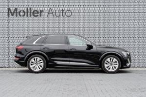 Черный Ауди E-Tron 2022 в Марупе, объемом двигателя 0.00 л и пробегом 18 тыс. км за 47200 €, фото 6 на AUTOMOTO.COM.LV