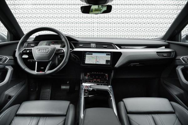 Melns Audi E-Tron 2022 Mārupe, ar dzinēja tilpumu 0.00 L un nobraukumu 18 tūkst. km par 47200 €, foto 6 vietnē AUTOMOTO.COM.LV