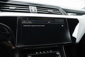 Черный Ауди E-Tron 2022 в Марупе, объемом двигателя 0.00 л и пробегом 18 тыс. км за 47200 €, фото 21 на AUTOMOTO.COM.LV
