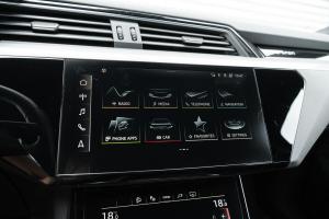Черный Ауди E-Tron 2022 в Марупе, объемом двигателя 0.00 л и пробегом 18 тыс. км за 47200 €, фото 22 на AUTOMOTO.COM.LV