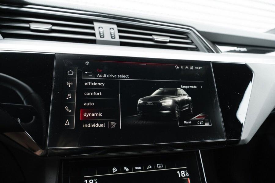 Черный Ауди E-Tron 2022 в Марупе, объемом двигателя 0.00 л и пробегом 18 тыс. км за 47200 €, фото 24 на AUTOMOTO.COM.LV