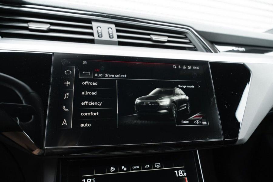 Черный Ауди E-Tron 2022 в Марупе, объемом двигателя 0.00 л и пробегом 18 тыс. км за 47200 €, фото 25 на AUTOMOTO.COM.LV