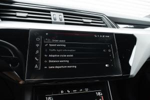 Черный Ауди E-Tron 2022 в Марупе, объемом двигателя 0.00 л и пробегом 18 тыс. км за 47200 €, фото 28 на AUTOMOTO.COM.LV