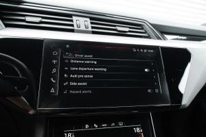 Черный Ауди E-Tron 2022 в Марупе, объемом двигателя 0.00 л и пробегом 18 тыс. км за 47200 €, фото 29 на AUTOMOTO.COM.LV