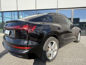 Черный Ауди E-Tron 2022 в Рига, объемом двигателя 0.00 л и пробегом 139 тыс. км за 23999 €, фото 3 на AUTOMOTO.COM.LV