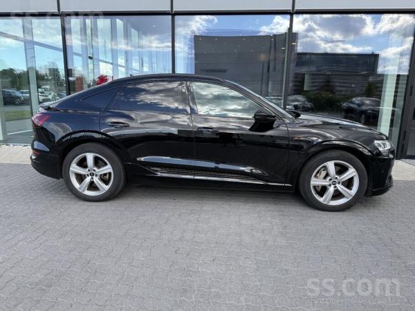 Melns Audi E-Tron 2022 Rīga, ar dzinēja tilpumu 0.00 L un nobraukumu 139 tūkst. km par 23999 €, foto 3 vietnē AUTOMOTO.COM.LV