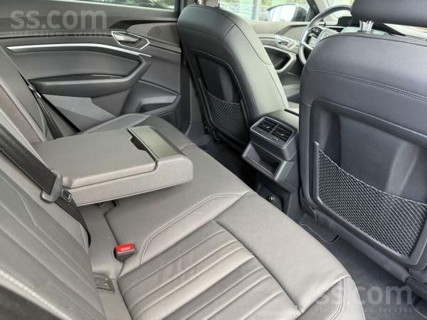 Melns Audi E-Tron 2022 Rīga, ar dzinēja tilpumu 0.00 L un nobraukumu 139 tūkst. km par 23999 €, foto 9 vietnē AUTOMOTO.COM.LV