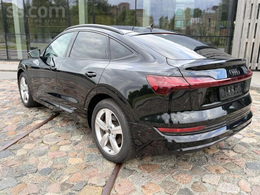 Черный Ауди E-Tron 2022 в Рига, объемом двигателя 0.00 л и пробегом 139 тыс. км за 23999 €, фото 23 на AUTOMOTO.COM.LV