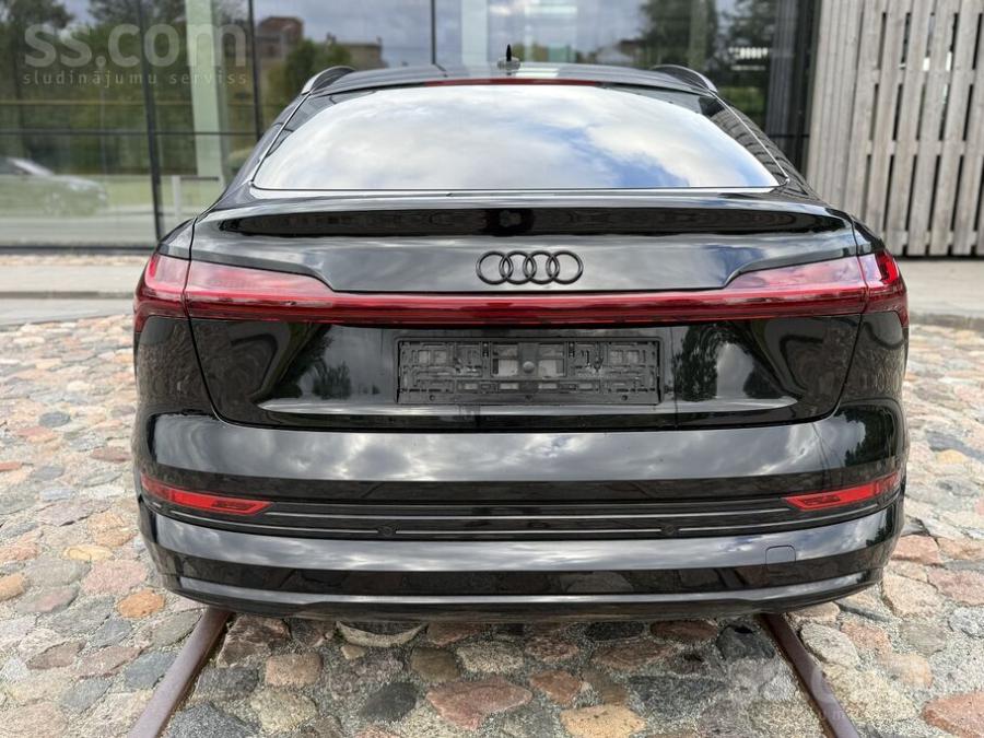 Черный Ауди E-Tron 2022 в Рига, объемом двигателя 0.00 л и пробегом 139 тыс. км за 23999 €, фото 24 на AUTOMOTO.COM.LV