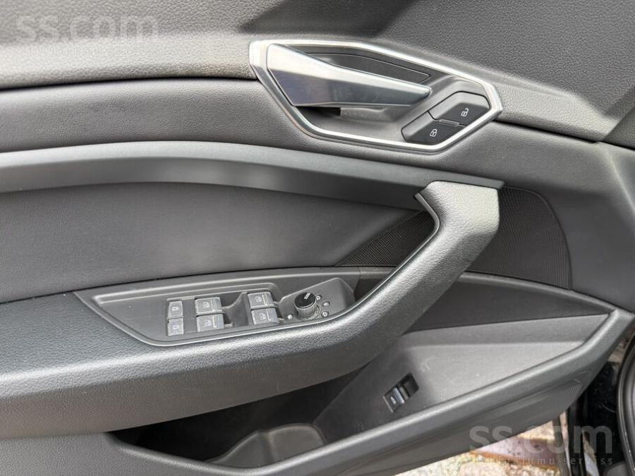 Черный Ауди E-Tron 2022 в Рига, объемом двигателя 0.00 л и пробегом 139 тыс. км за 23999 €, фото 29 на AUTOMOTO.COM.LV