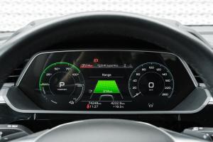 Черный Ауди E-Tron 2022 в Марупе, объемом двигателя 0.00 л и пробегом 74 тыс. км за 35950 €, фото 14 на AUTOMOTO.COM.LV