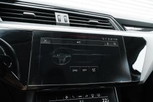 Черный Ауди E-Tron 2022 в Марупе, объемом двигателя 0.00 л и пробегом 74 тыс. км за 35950 €, фото 18 на AUTOMOTO.COM.LV